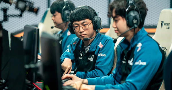 LMHT: Hậu CKTG 2021, DWG KIA chia tay với ShowMaker, Canyon và BeryL