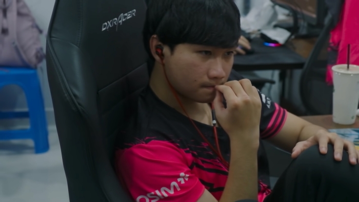 VCS Mùa Đông 2021: Celebrity “rơi lệ” ngay trên Stream, HLV Sergh “chán ...