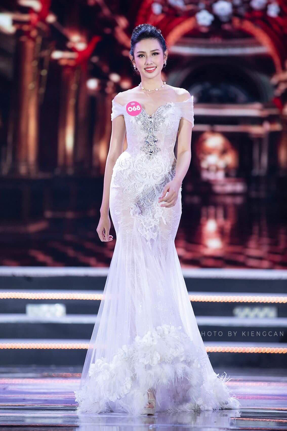 Ngắm nhìn vẻ đẹp nhẹ nhàng, tự nhiên khác hẳn tại Miss Grand của Thùy Tiên