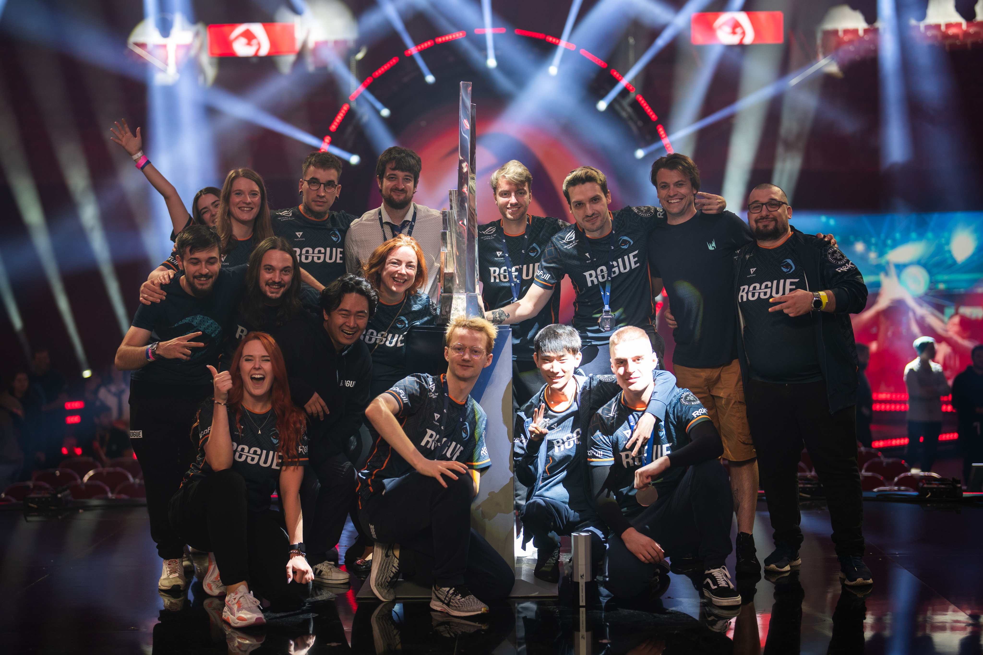 LEC thay đổi format vào mùa giải 2023, ít Bo1 hơn để thoát cảnh "hít khói" LPL và LCK