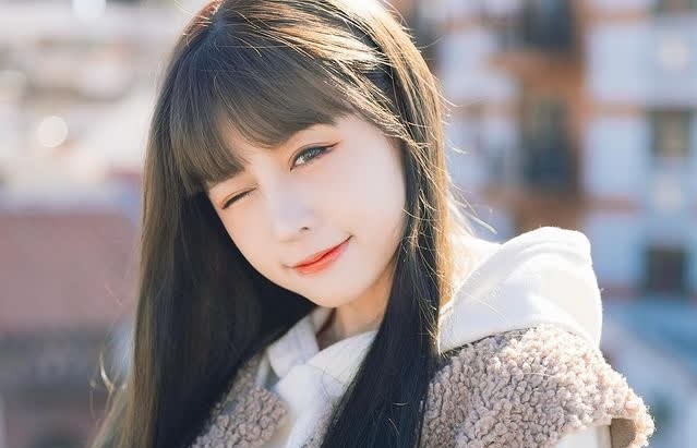 Nữ Streamer ngủ trên livestream được 15.000 người xem và 3.800 USD tiền ...