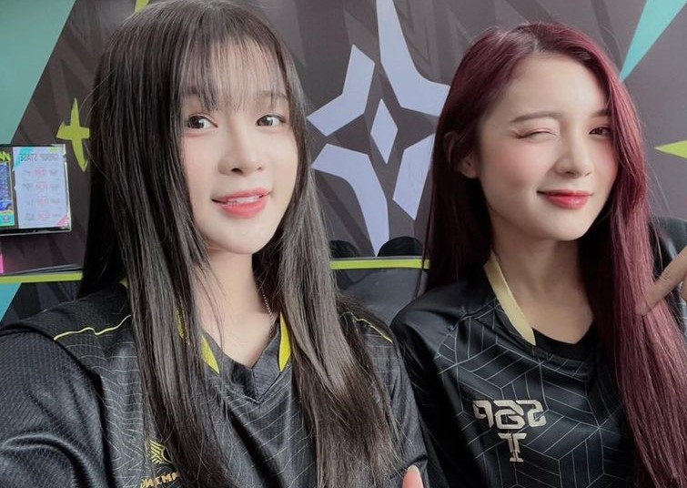 Lyly Sury và Phương Thảo chụp chung một khung hình nhân đôi sự đáng yêu