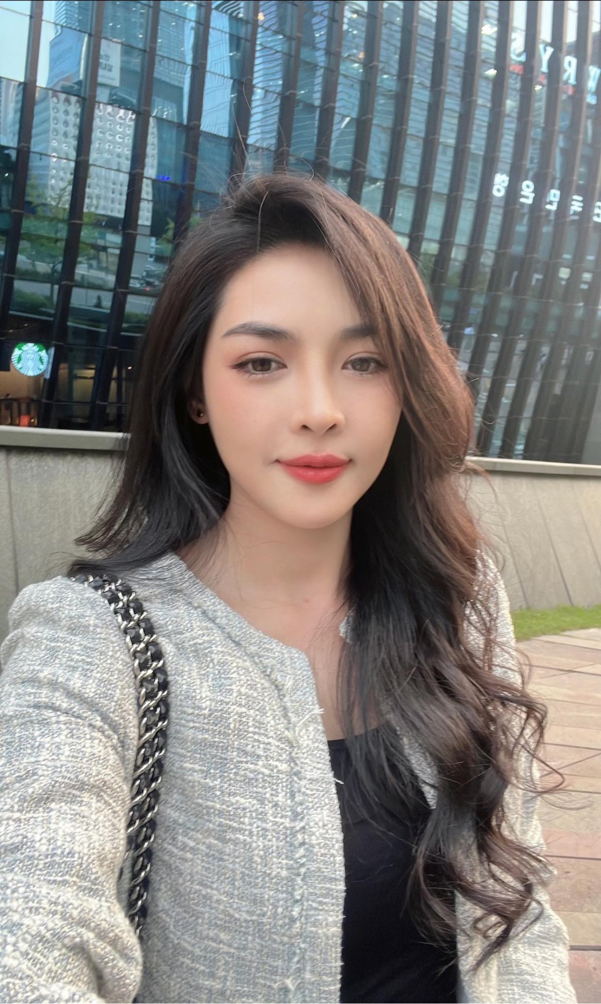 "Hot girl thẩm mỹ thành công nhất Việt Nam" sau 2 năm rời "Người ấy là ...