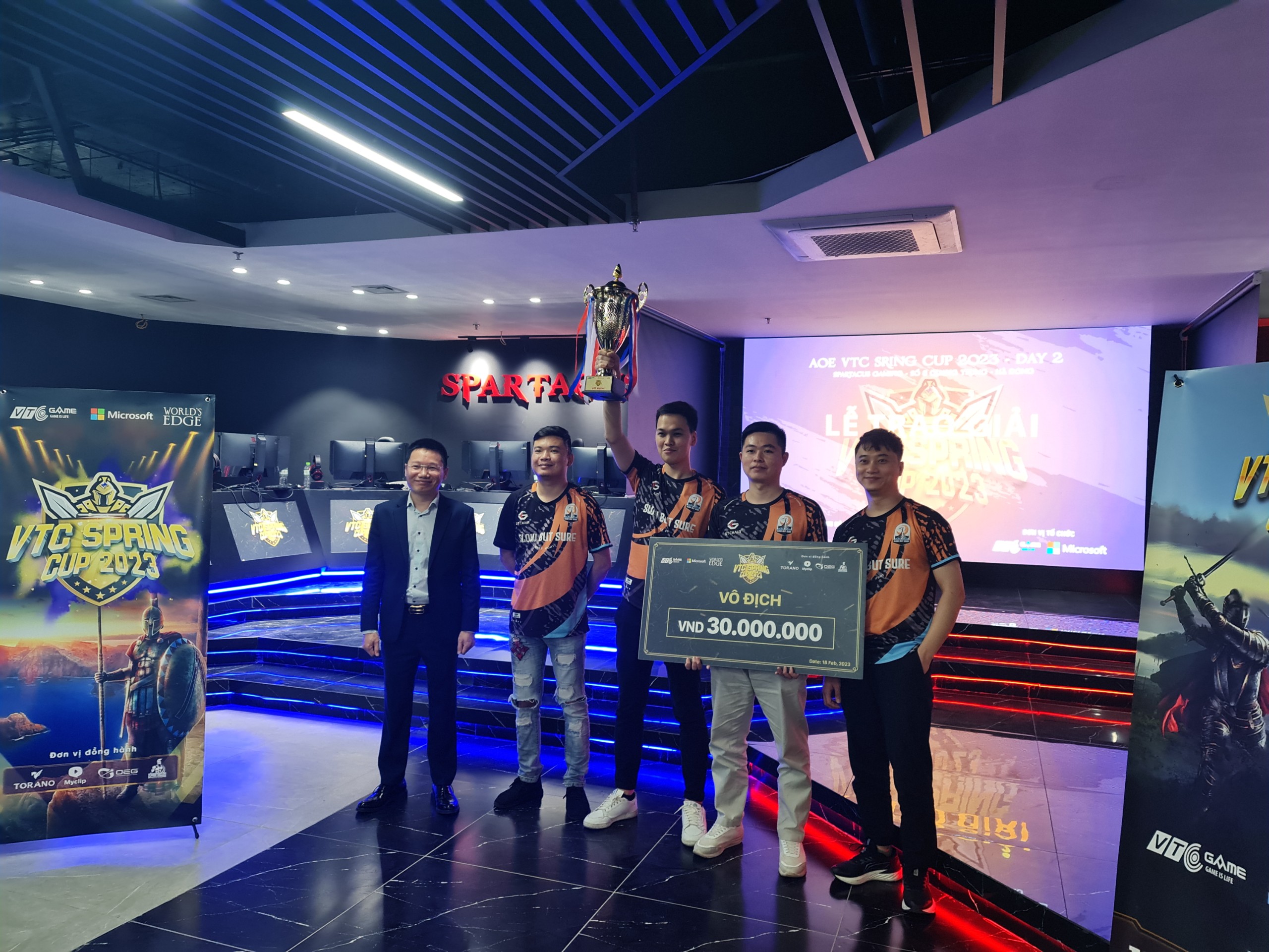 AoE - VTC Spring Cup 2023: Chim Sẻ Đi Nắng cùng các đồng đội lên ngôi thuyết phục sau trận đại ...