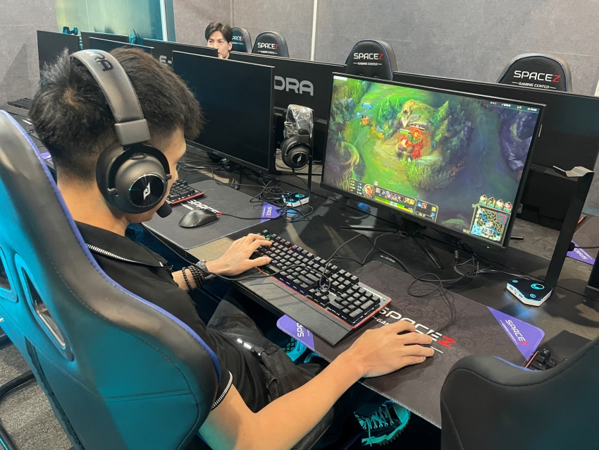 Chơi game ngoài quán net có gì vui, khám phá qua góc nhìn của game thủ ...