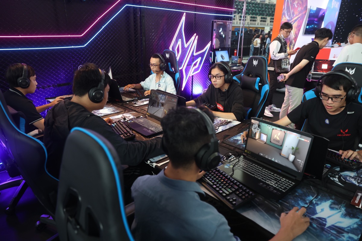 Game thủ nô nức tham gia trải nghiệm game miễn phí tại Ngày hội Game ...