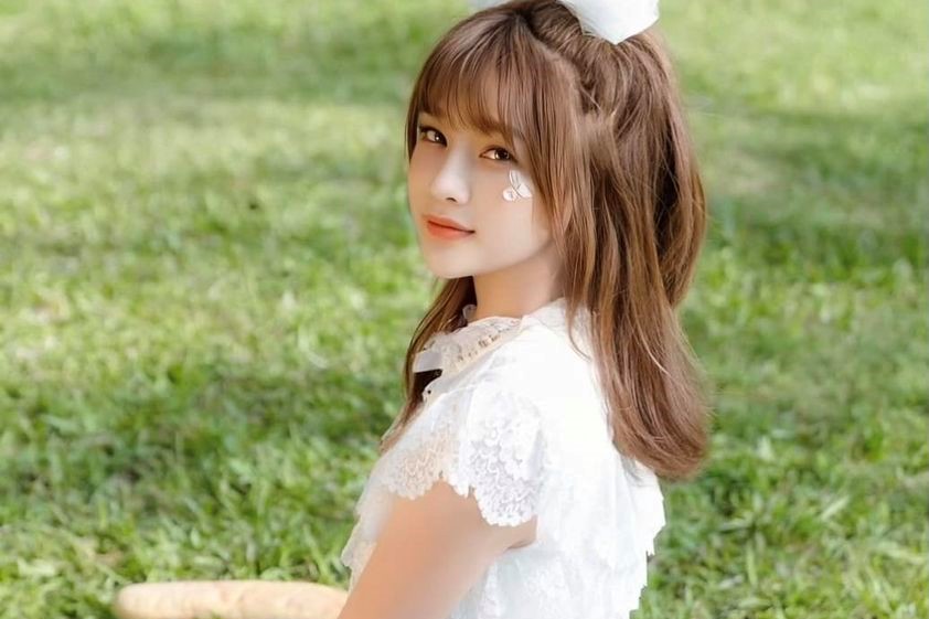 Lyly Sury hoá nàng thơ xinh đẹp nhận được "cơn mưa" lời khen từ dân mạng