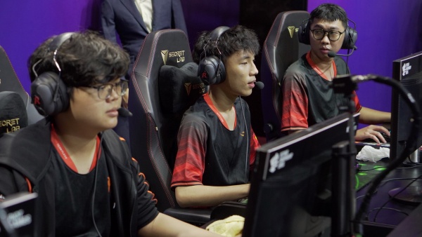 Hieu3 đảm nhiệm vai trò quan trọng trong Team Flash dù mới gia nhập đội ...