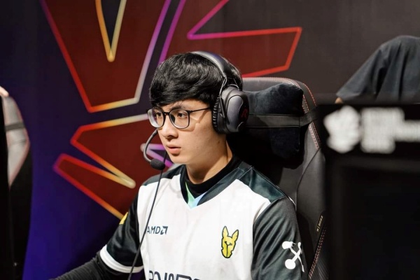 Comeback chuyên nghiệp sau gần 3 năm, xạ thủ Noway được “cậu bạn thân ...