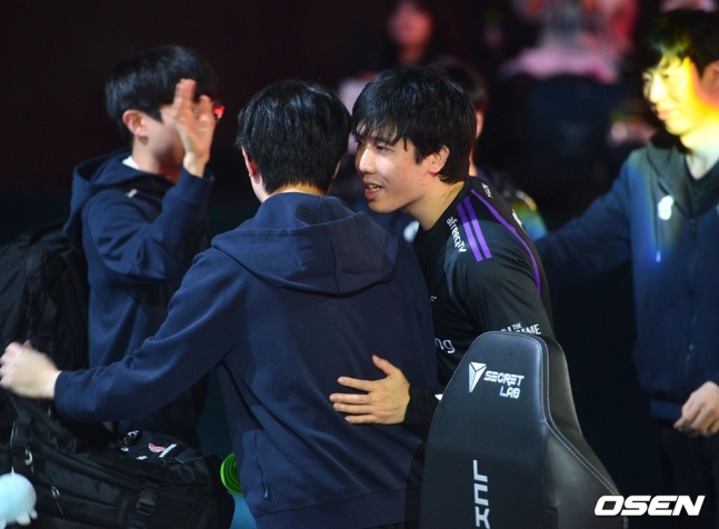 cvMax: Thắng DK 2-0 để có suất dự playoffs LCK Mùa Xuân 2024 ngoạn mục chẳng khác gì drama Hàn Quốc