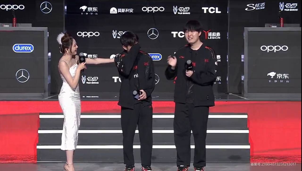 Ngôi sao JDG khóc không ngớt từ sân khấu ra đến cánh gà vì áp lực phải thắng tại playoffs LPL ...