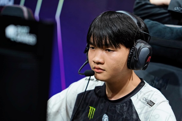 HLV Archie chia sẻ lý do sử dụng Emo thay vì tuyển Optimus ở vị trí ...