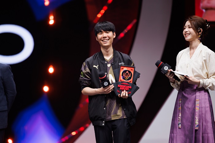 FMVP MSI 2024 ốm mệt đến mức truyền dịch cũng không ăn thua, chẳng đủ sức đấu tập cùng GEN suốt ...