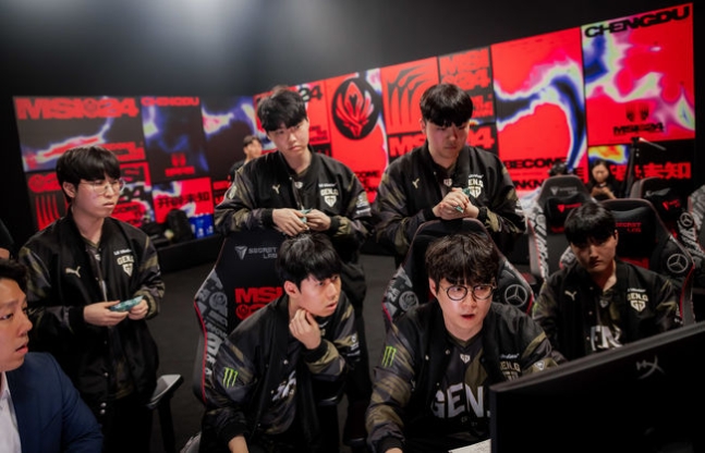 Cả đội GEN bị cảm lạnh ngay khi đến Thành Đô chinh phục thử thách MSI 2024