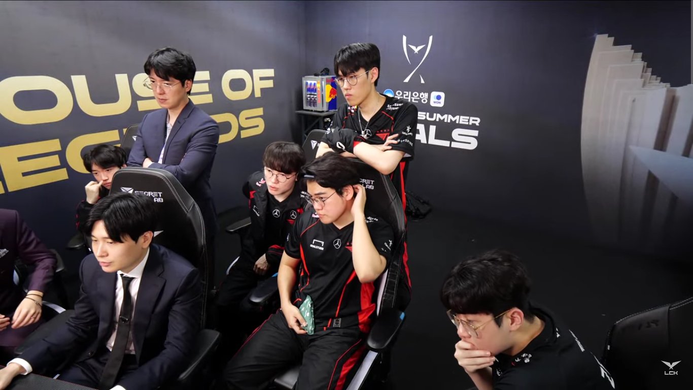 kkOma nhận thua toàn diện trước HLE, Faker không dám nói trước về tương lai của T1 sau playoffs ...