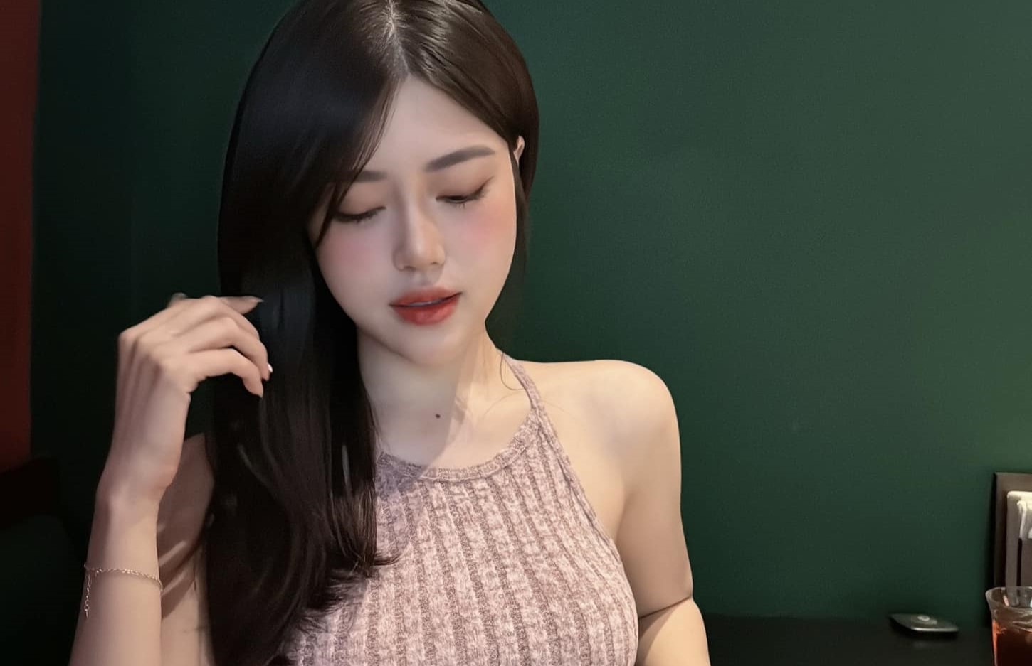 Nữ streamer Thuỷ Tiên khoe ảnh dáng nuột, eo thon khiến game thủ hết ...