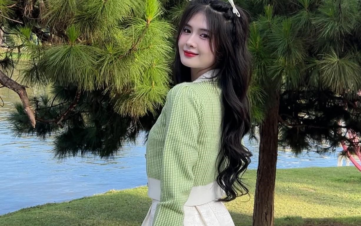 Quỳnh Alee với nụ cười trong sáng, hồn nhiên khiến bao chàng trai thổn thức