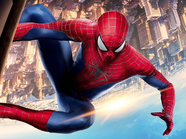 Spider-man xuất hiện và và dũng cảm cứu người ở giữa đời thường